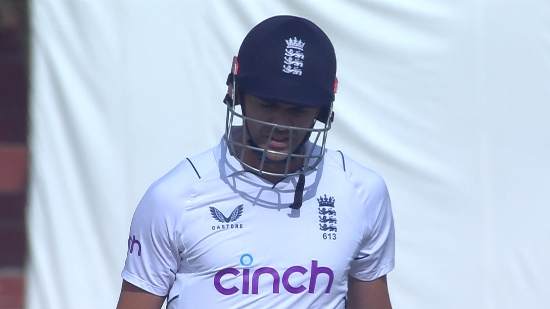 Watch ENG Pile Misery On PAK Bowlers - First Test: Day 2, First Session ...