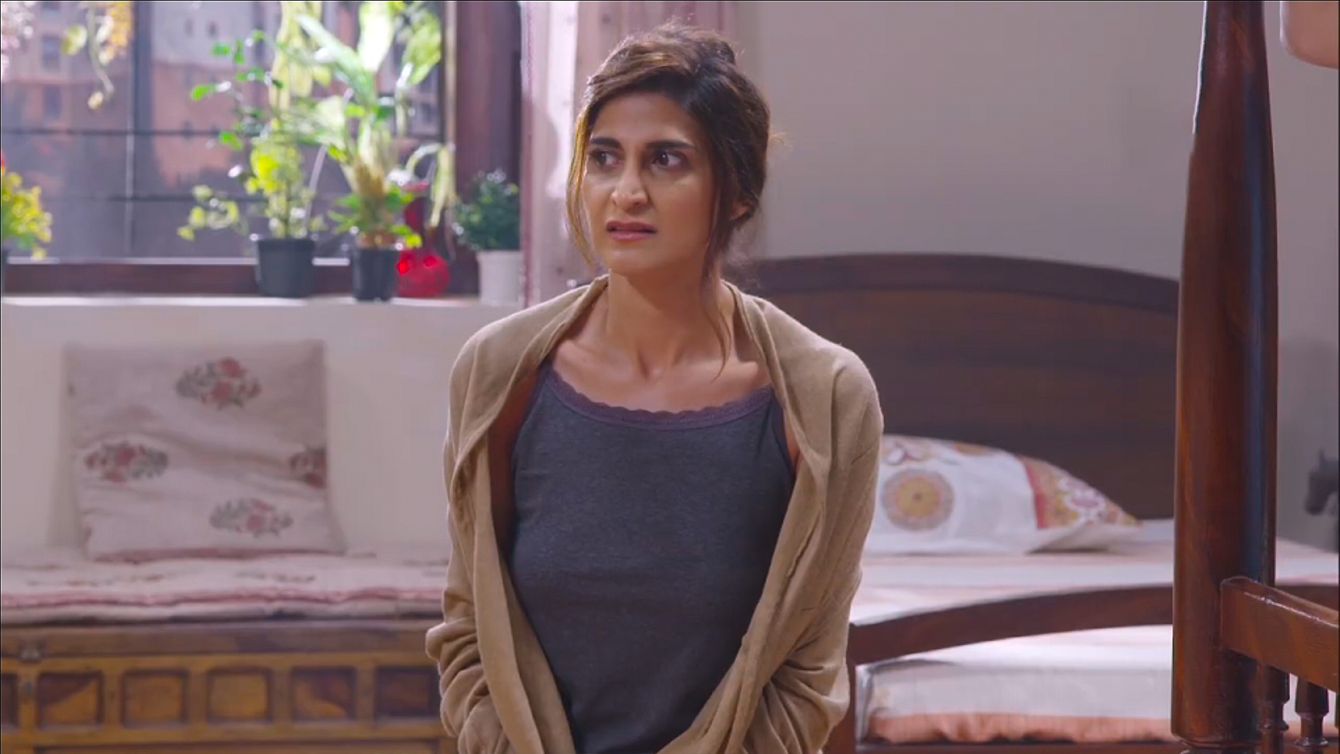 Watch The Uninvited Guest At Naina and Sameer's Home from Sandwiched ...