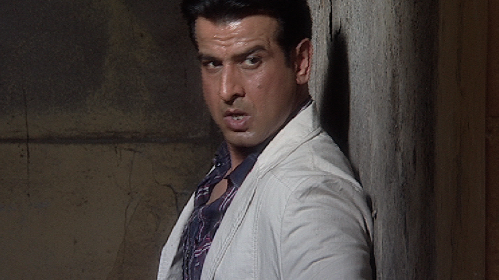 Watch Adaalat Episode No. 68 TV Series Online - Dave Hiraasat Mein Part ...