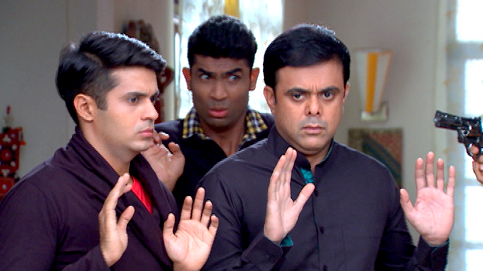 Watch Badi Dooooor Se Aaye Hai Episode No. 218 TV Series Online - CBI ...