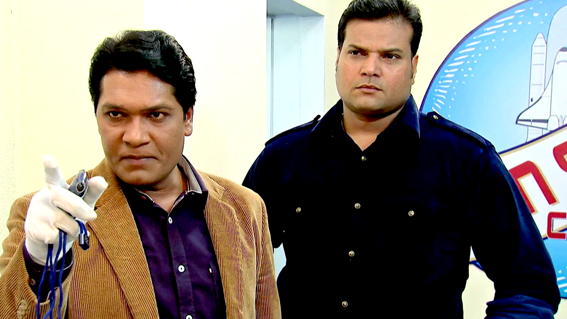 Watch CID Episode No. 1027 TV Series Online - Invisible Gun - Part 2 ...