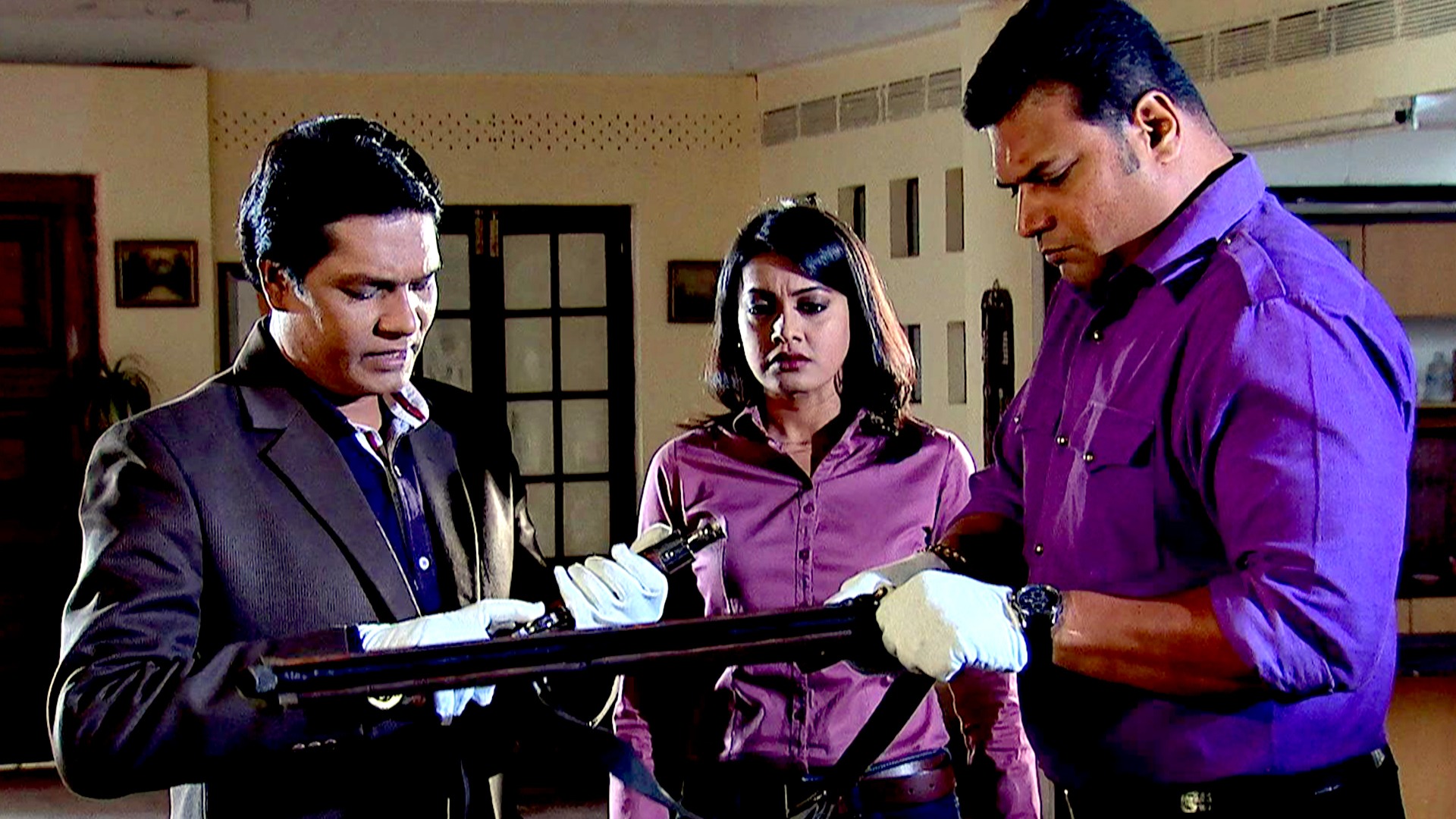 Watch CID Episode No. 1028 TV Series Online - Khaufnak Chehra - SonyLIV