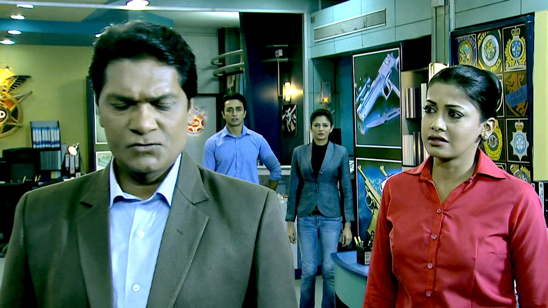 Watch CID Episode No. 1064 TV Series Online - CID Giraftaar - Part 4 ...