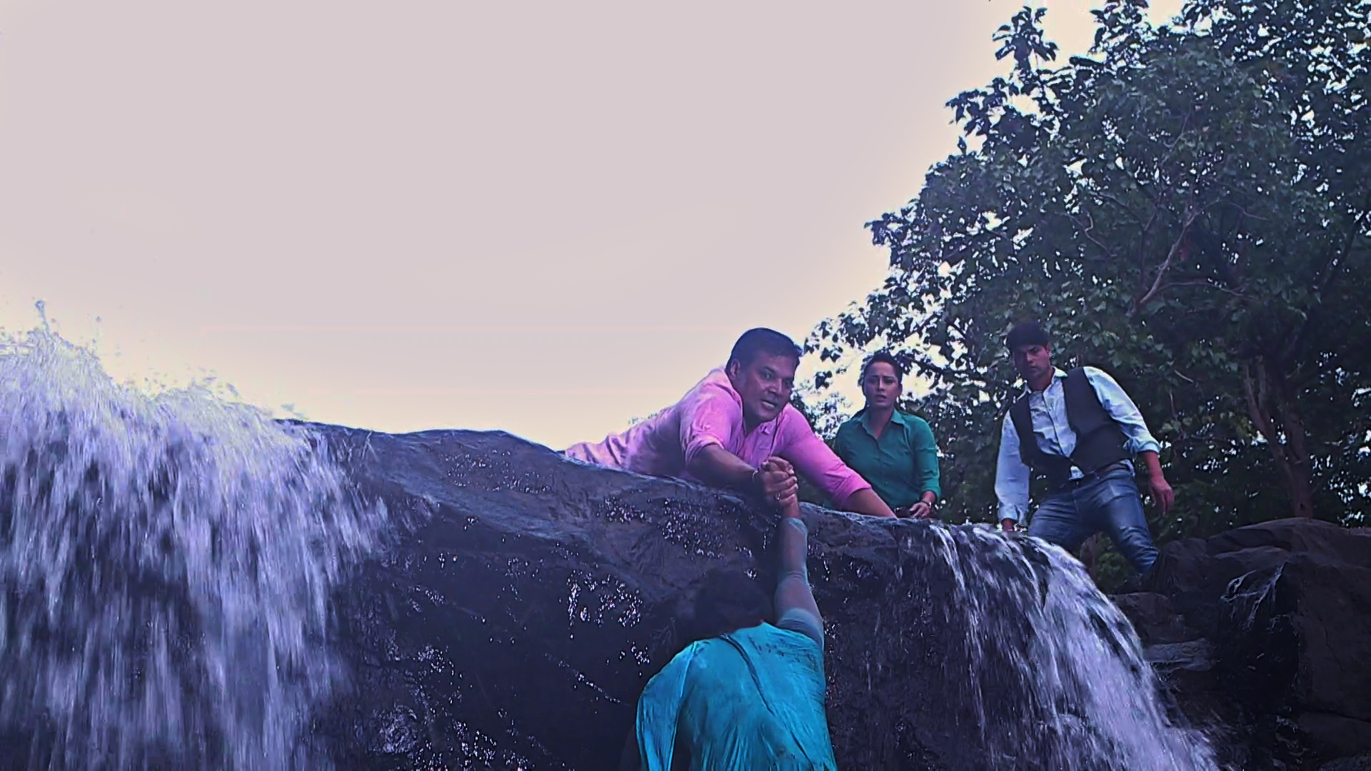 Watch CID Episode No. 1291 TV Series Online - Shaatir Kidnapper - SonyLIV