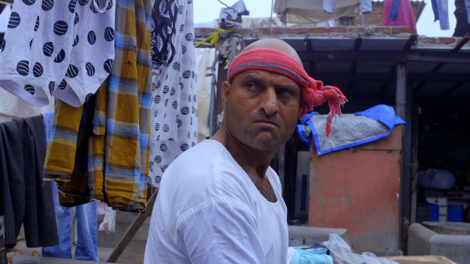 Watch CID Episode no. 1358 TV Series Online - Dhobi Ghat - SonyLIV