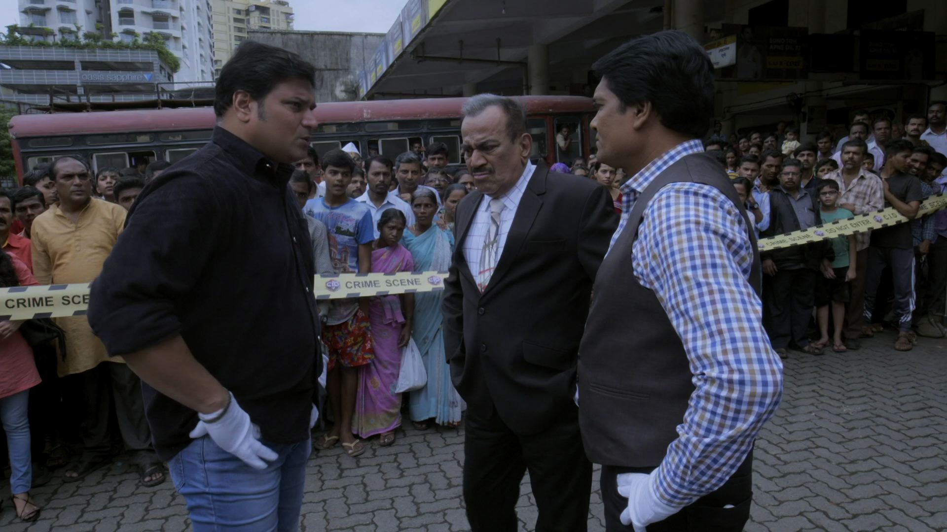 Watch CID Episode No. 1371 TV Series Online - Pyaar Ki Jung - SonyLIV