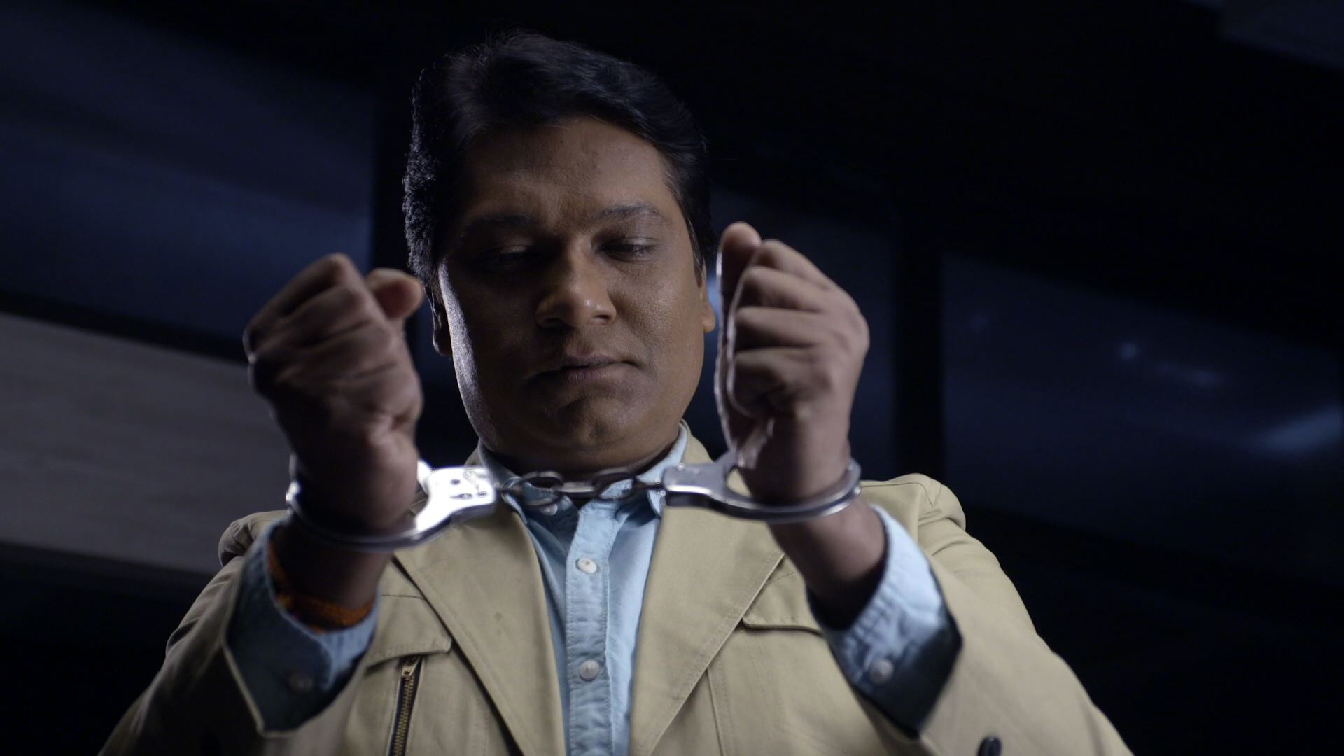 Watch CID Episode No. 1396 TV Series Online - Cops Ka Katil - SonyLIV