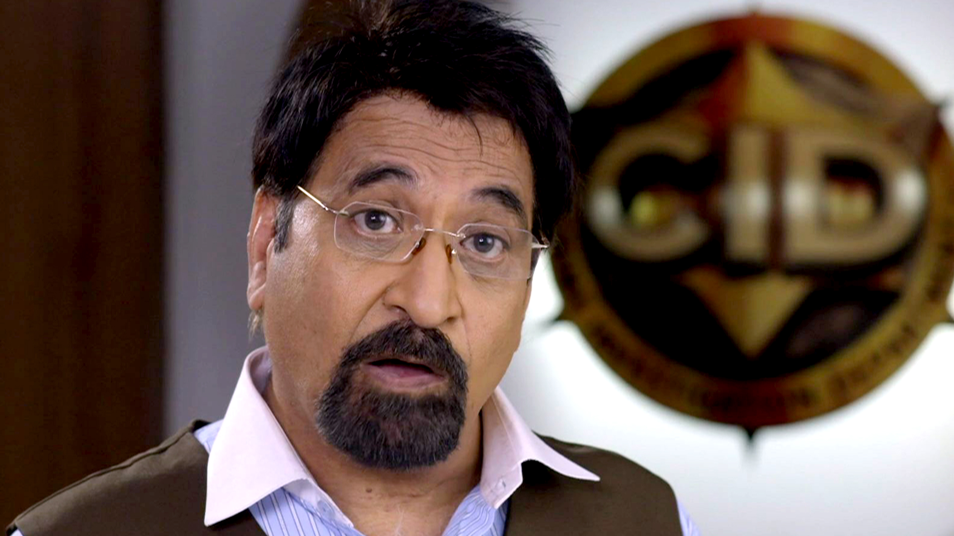 Watch CID Episode No. 1409 TV Series Online - Raaz Naklee Pistol Aur ...