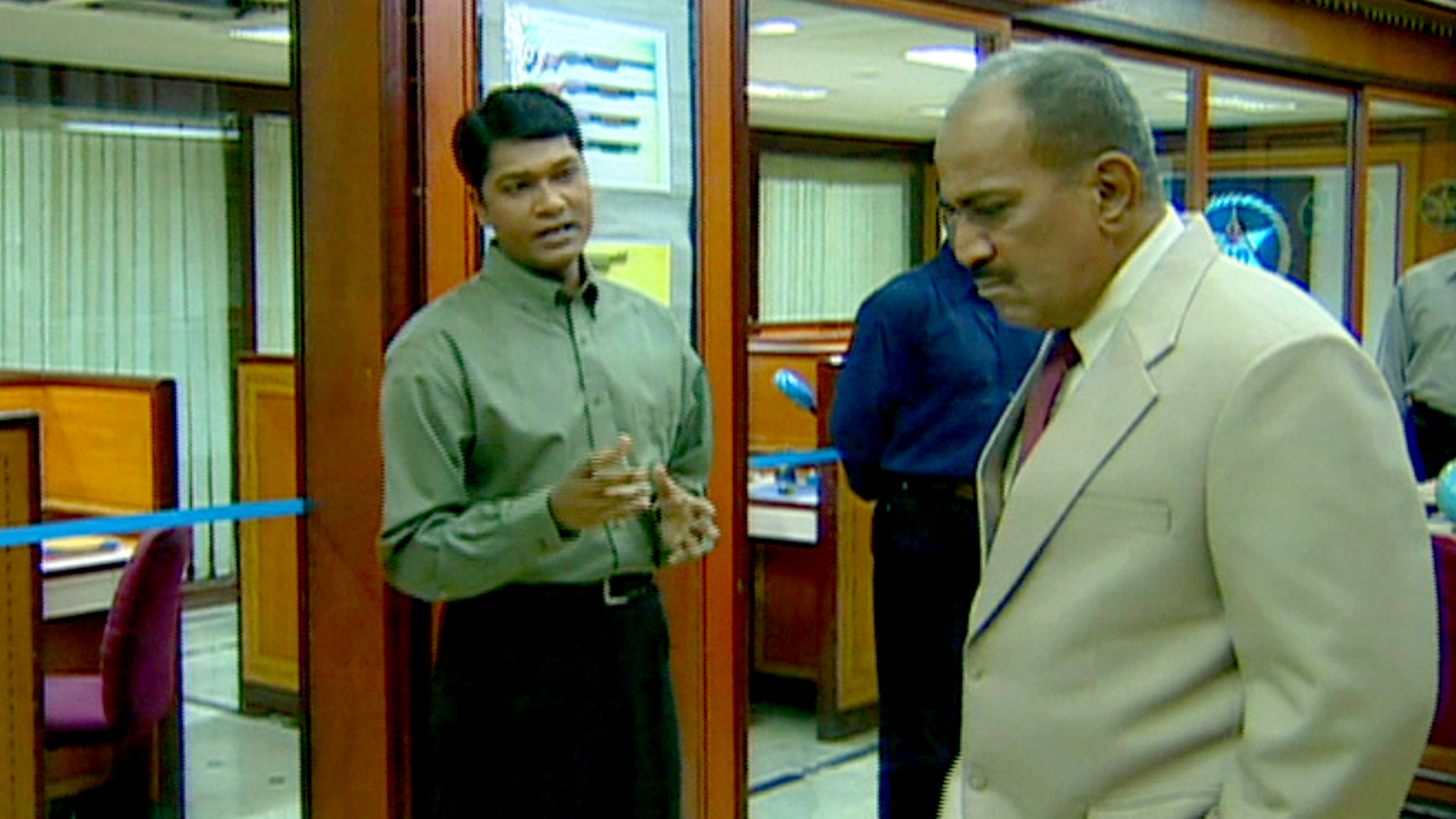 Watch CID Episode No. 174 TV Series Online - The Doctors Wife - Part 2 ...