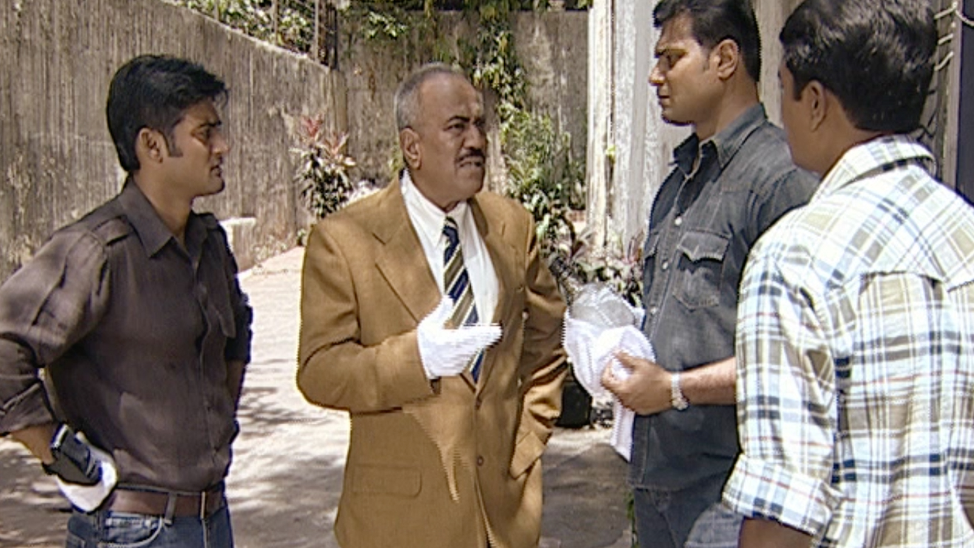 Watch CID Episode No. 368 TV Series Online - The Staged Murder - Part 1 ...