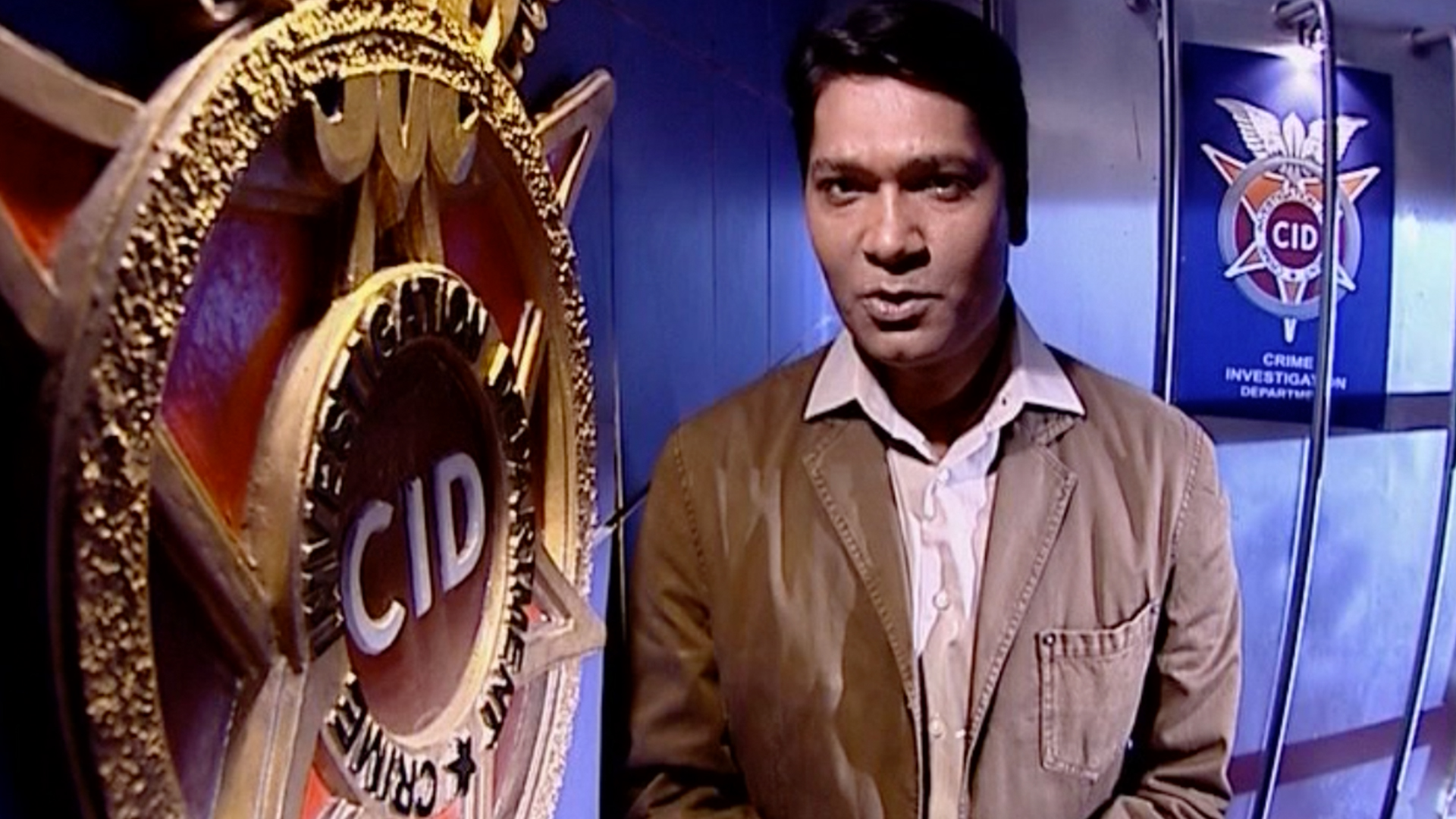 Watch CID Episode No. 557 TV Series Online - Green Figures - SonyLIV