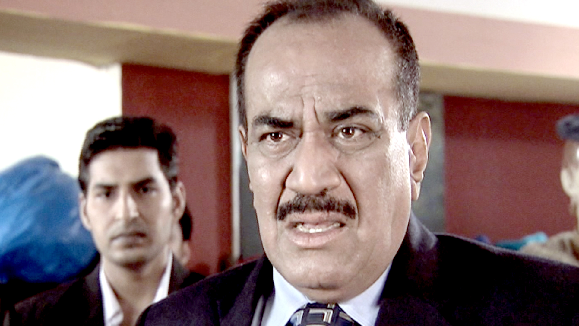 Watch CID Episode No. 618 TV Series Online - Khooni Deewar - SonyLIV