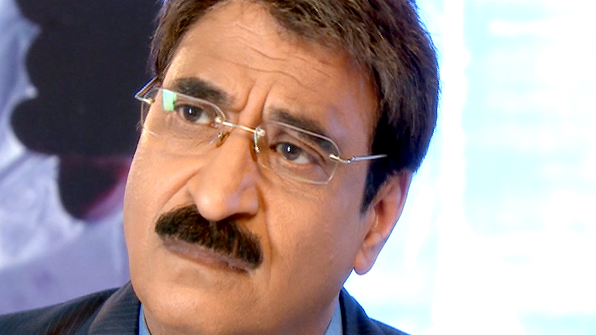 Watch CID Episode no. 792 TV Series Online - Murder In The Lift - SonyLIV