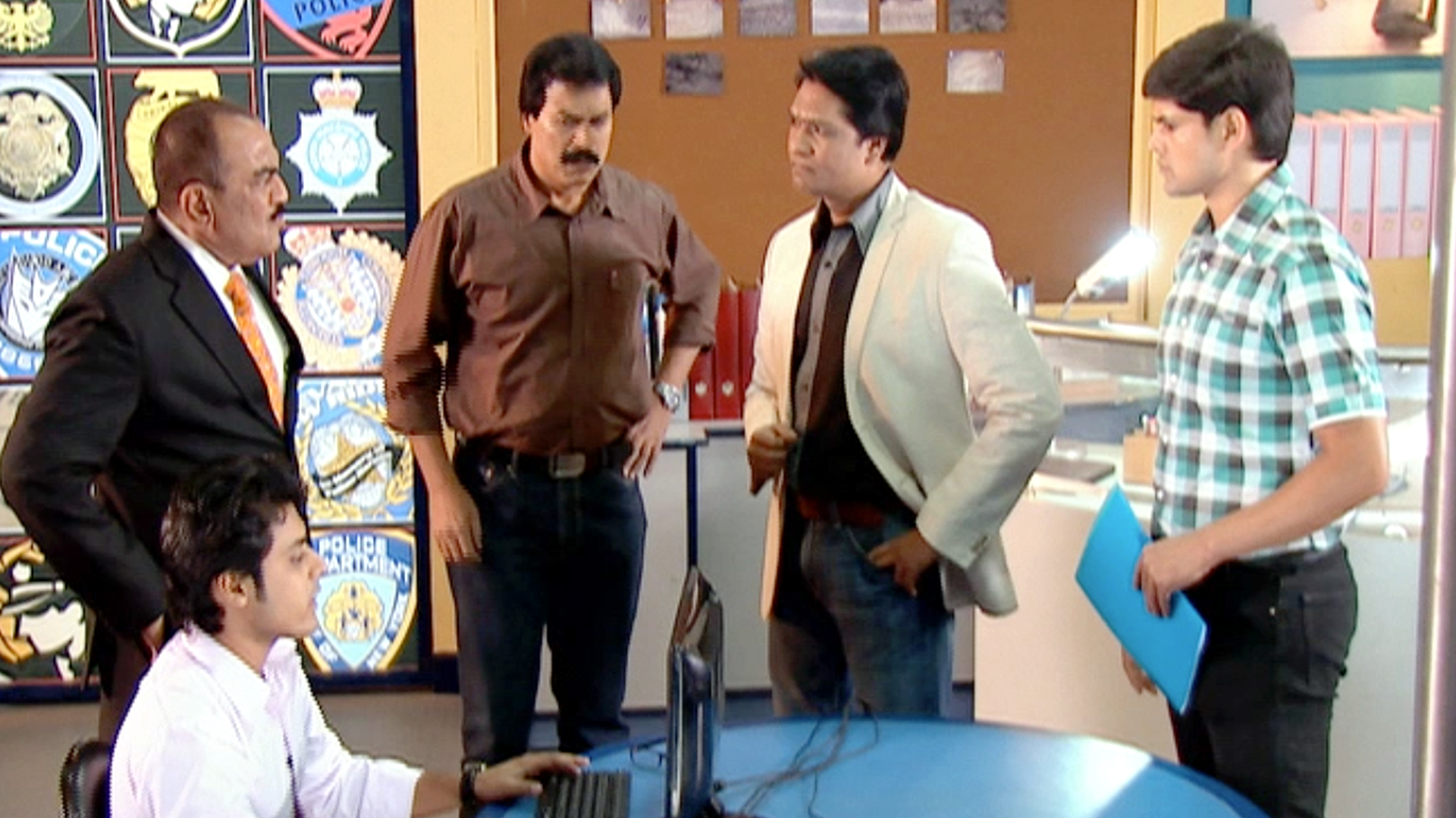 Watch CID Episode No. 820 TV Series Online - Raaz Heart Attack Ka - SonyLIV