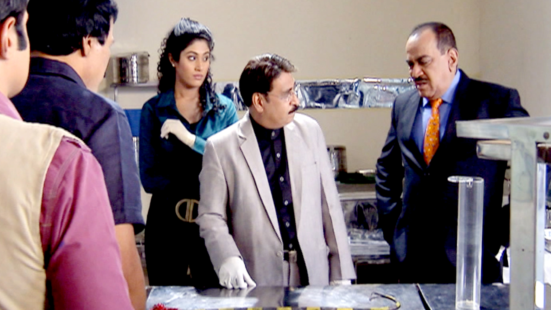 Watch CID Episode No. 831 TV Series Online - Operation Theatre Murder ...