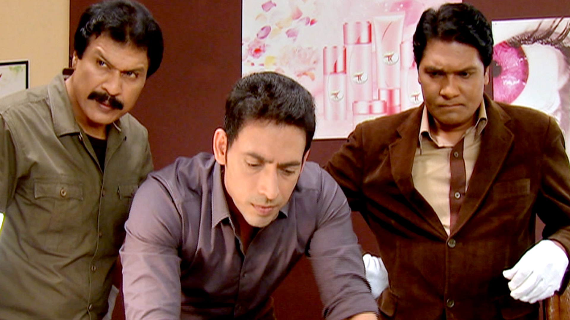 Watch CID Episode No. 860 TV Series Online - Freddy's Wife - SonyLIV