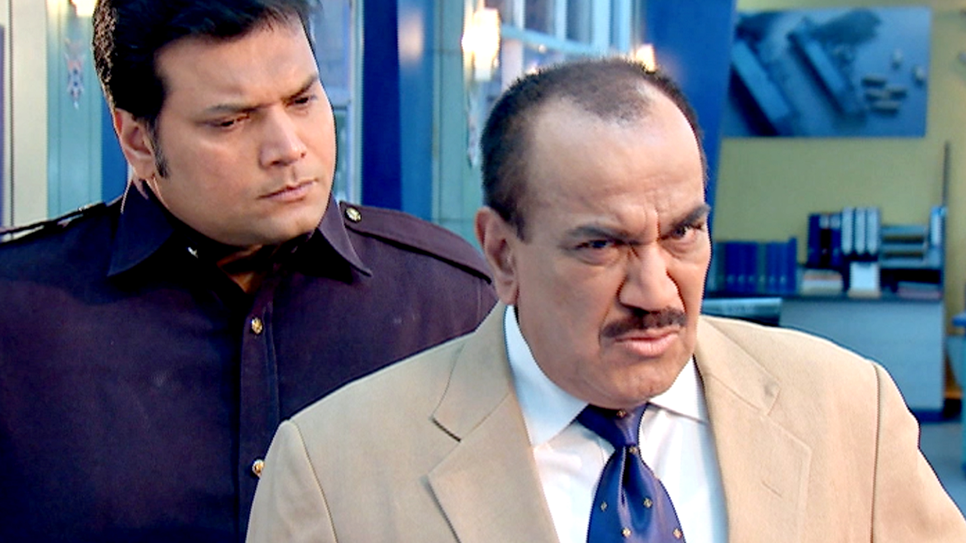 Watch CID Episode No. 894 TV Series Online - Death By Chocolate - SonyLIV