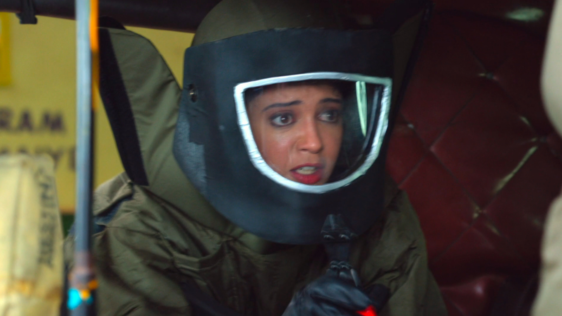 Watch Finding The Bomb from Maddam Sir online - SonyLIV