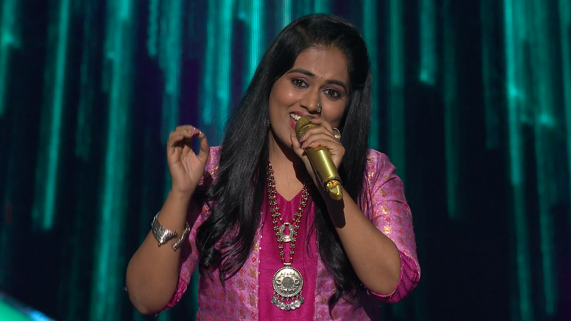 Watch Wow Sayli Full HD Video Clips on SonyLIV