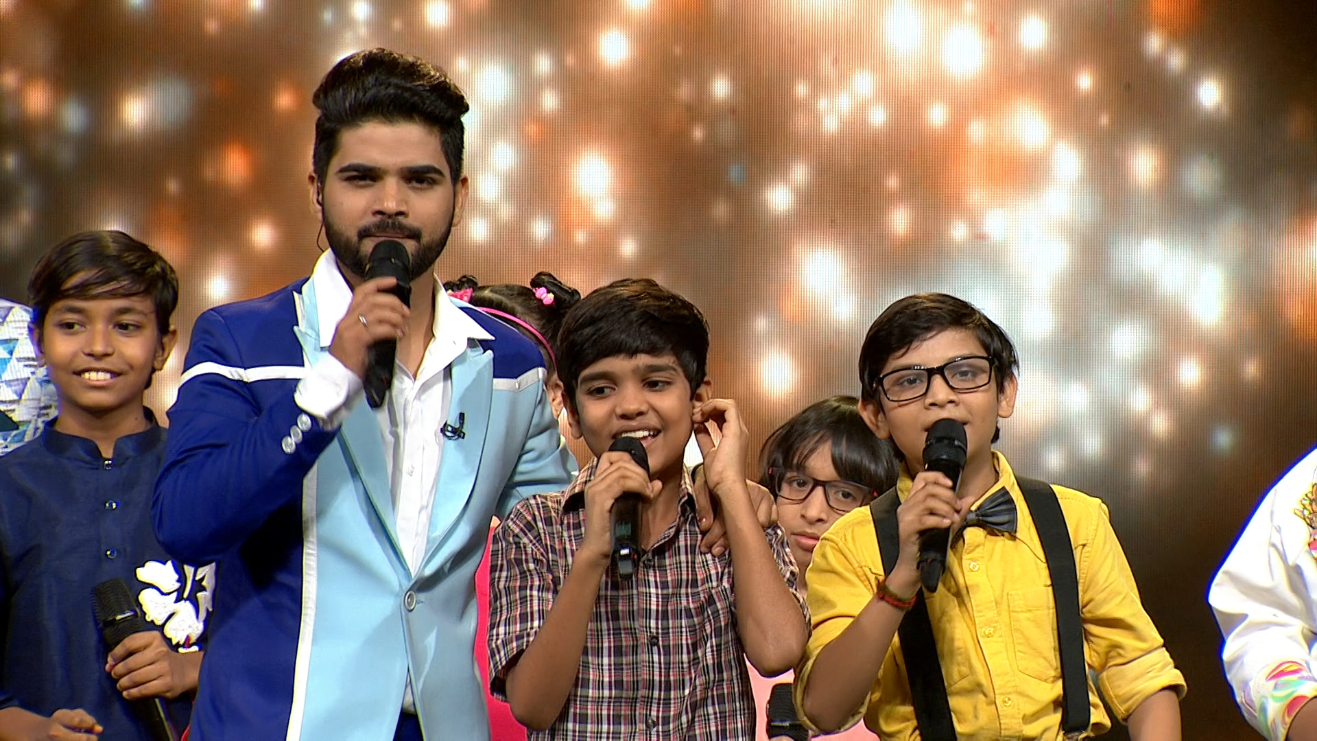 Watch A Special Performance For Dharmendra from Superstar Singer online ...