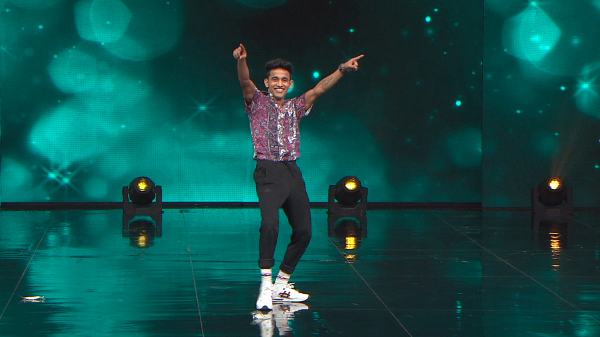 Watch Akash Loves To Dance Battle Full HD Video Clips on SonyLIV