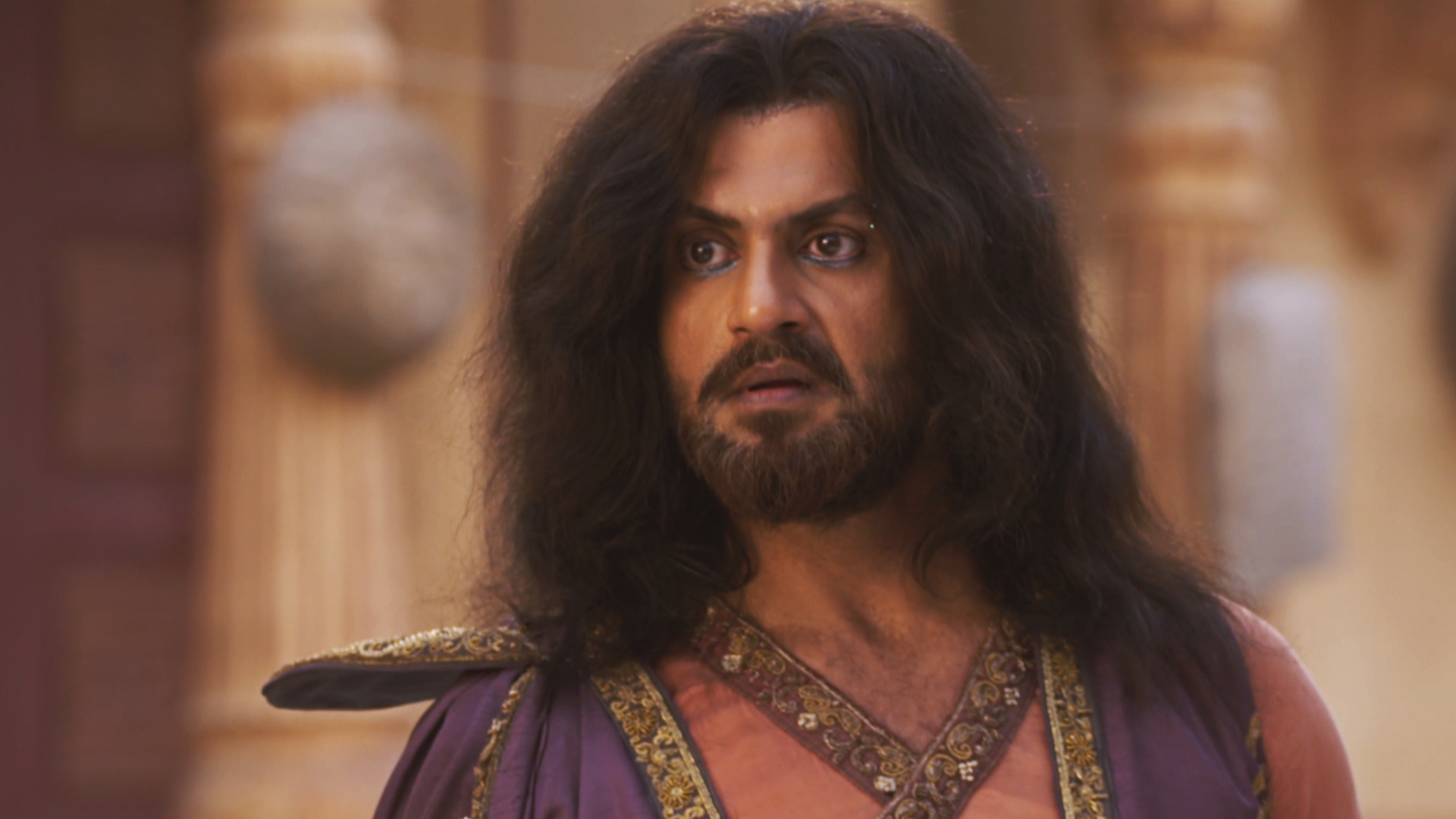 Watch Zafar Tries To Take Ammi Hostage Full HD Video Clips on SonyLIV