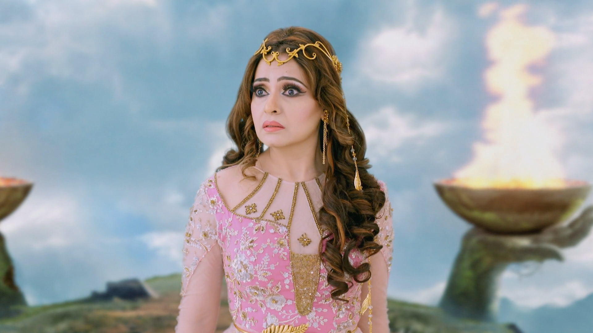 Watch Pari Tara Breaks Into Pieces Full HD Video Clips on SonyLIV