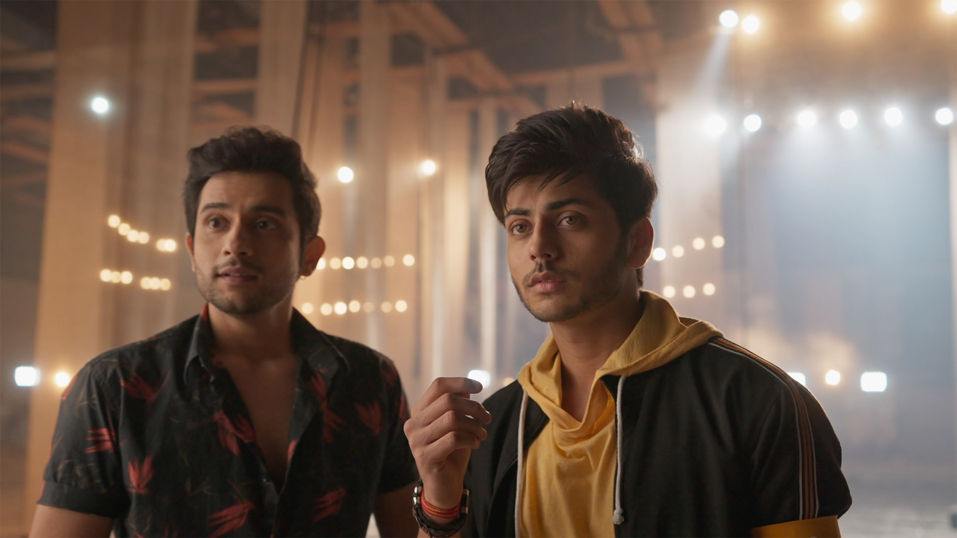 Watch Veer Is Mesmerized Full HD Video Clips on SonyLIV