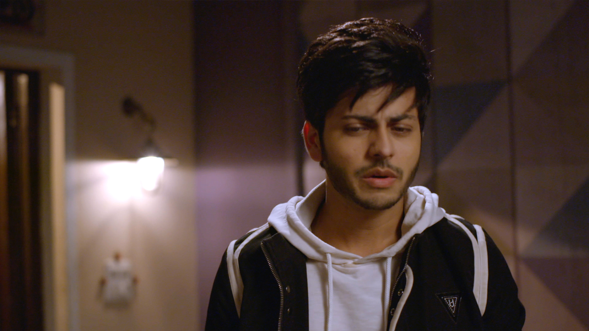 Watch Hero In Trouble Full HD Video Clips on SonyLIV