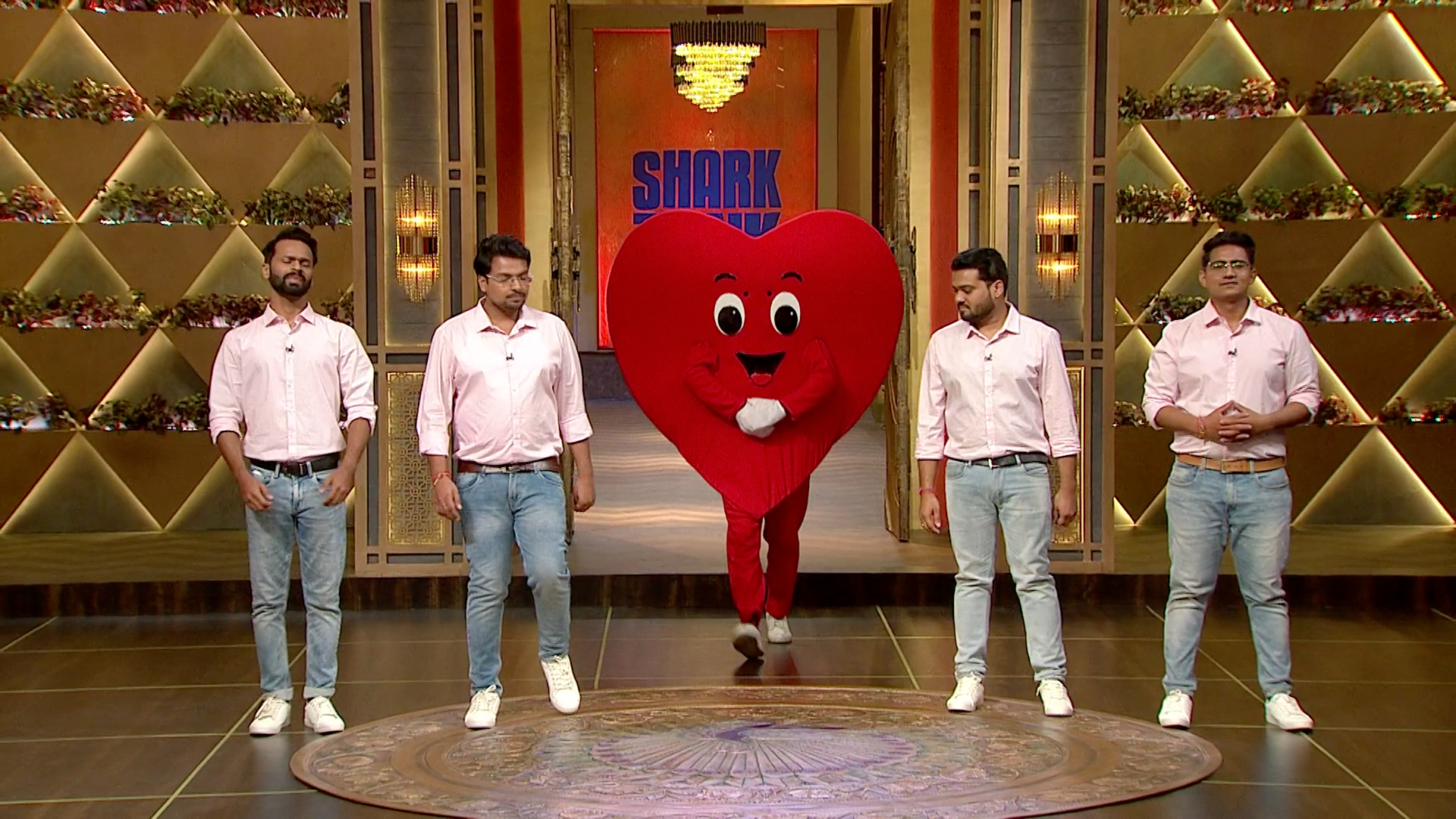 Watch Awara Dil Full HD Video Clips on SonyLIV