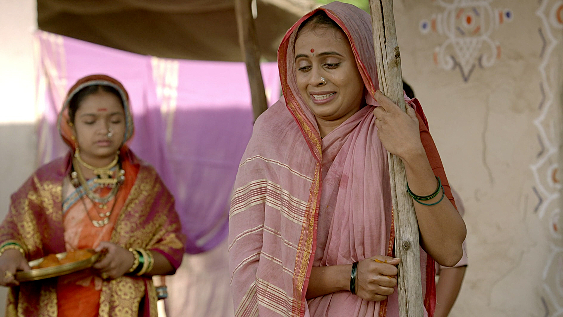 Watch Ahilya Meets Sarja's Family Full HD Video Clips on SonyLIV