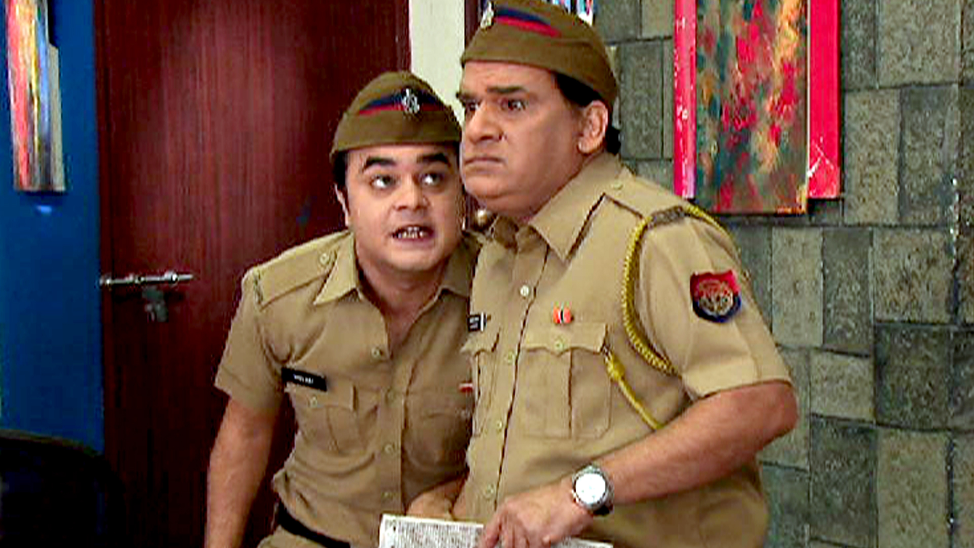 Watch FIR Episode No. 1044 TV Series Online - Bank Robbery - Sony LIV