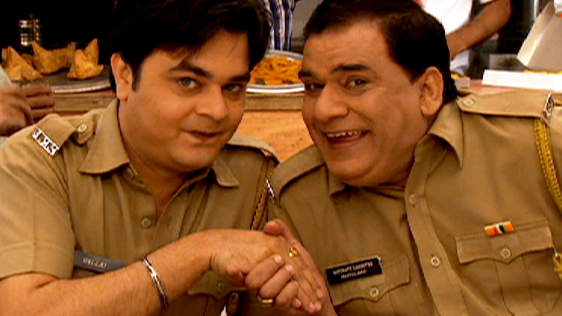 Watch FIR Episode No. 1111 TV Series Online - Billu And Gopi Find A ...