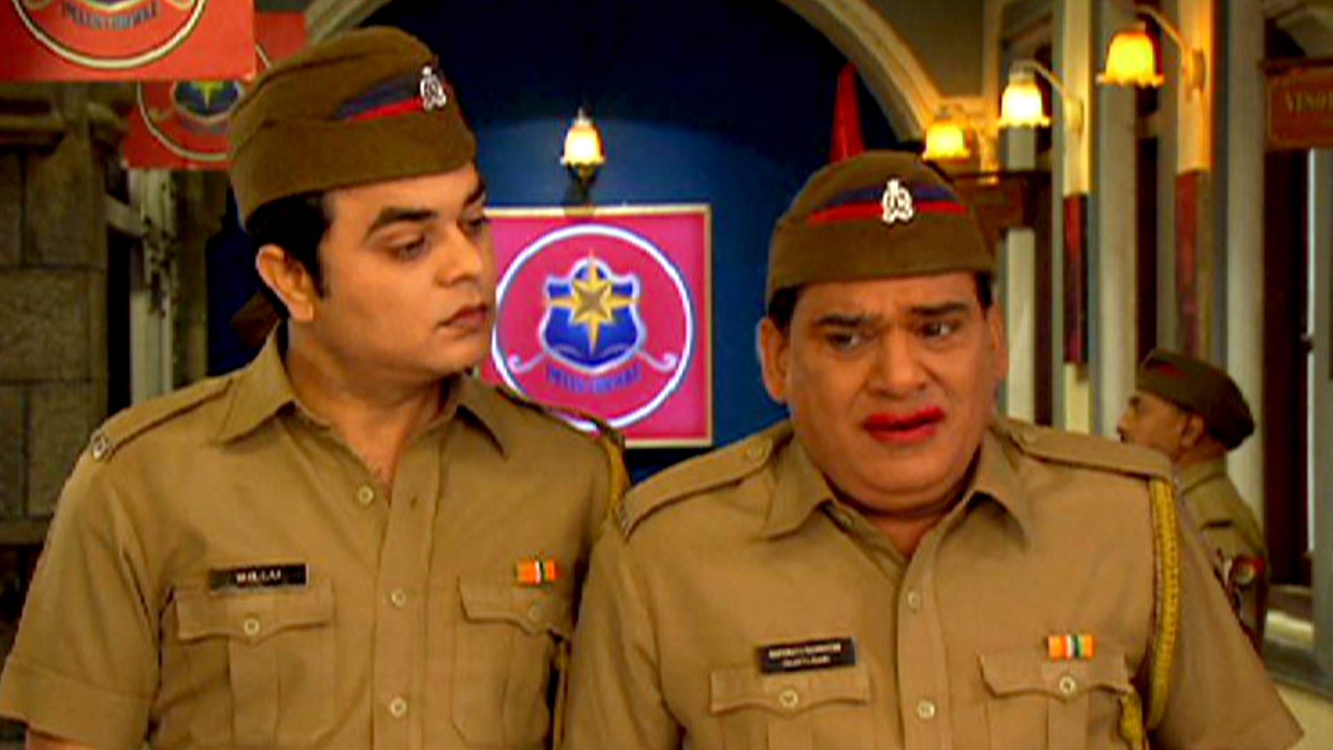 Watch FIR Episode no. 1133 TV Series Online - Lipstick Man Targets Gopi ...