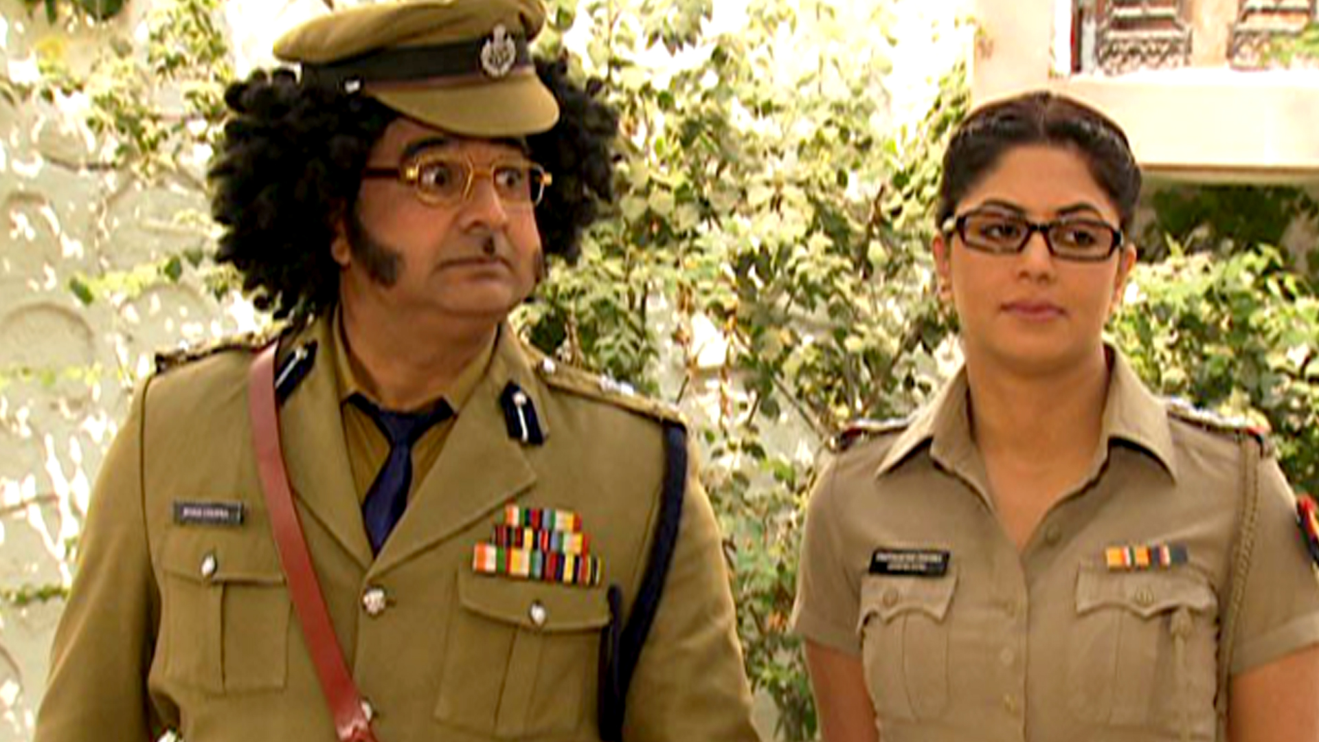 Watch FIR Episode No. 1305 TV Series Online - Billu Comes To Meet ...