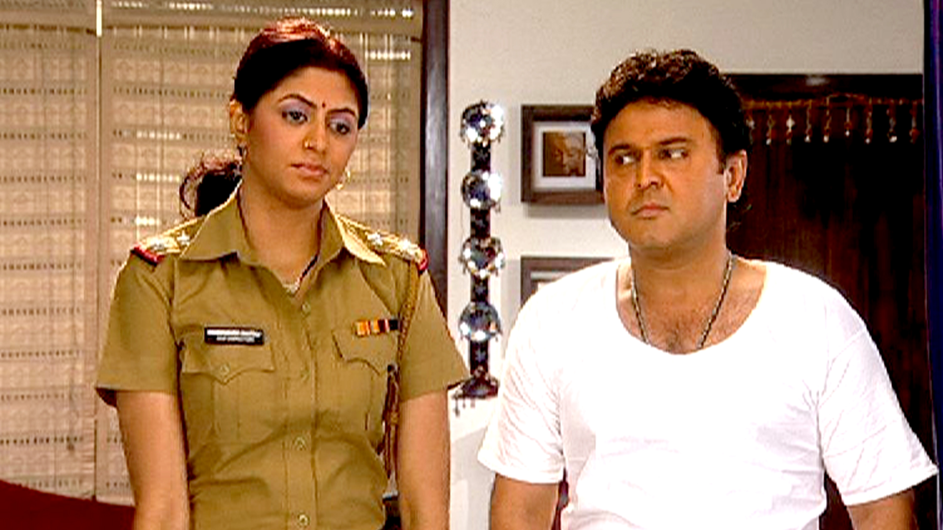 Watch FIR Episode No. 318 TV Series Online - Inspector Buys a Husband ...