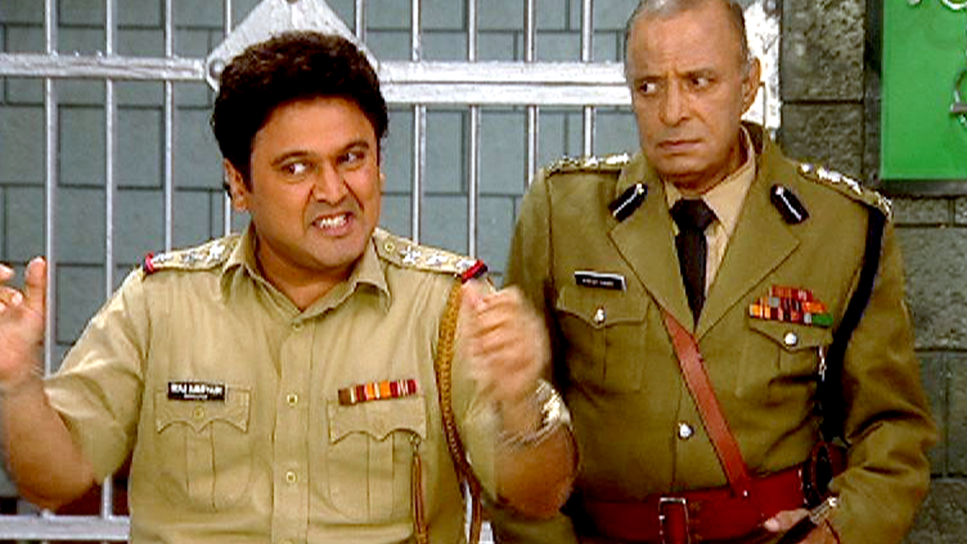 Watch FIR Episode No. 366 TV Series Online - Stuck In A Ticket Counter ...