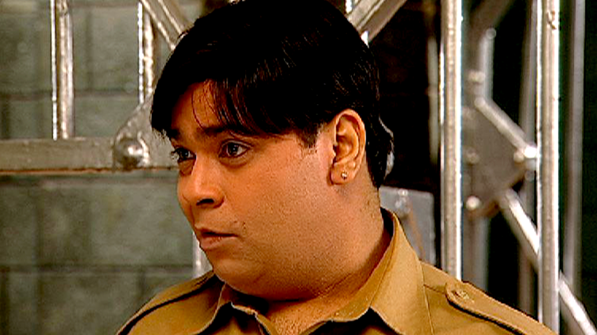 Watch FIR Episode No. 400 TV Series Online - Therapy at the Chowki ...