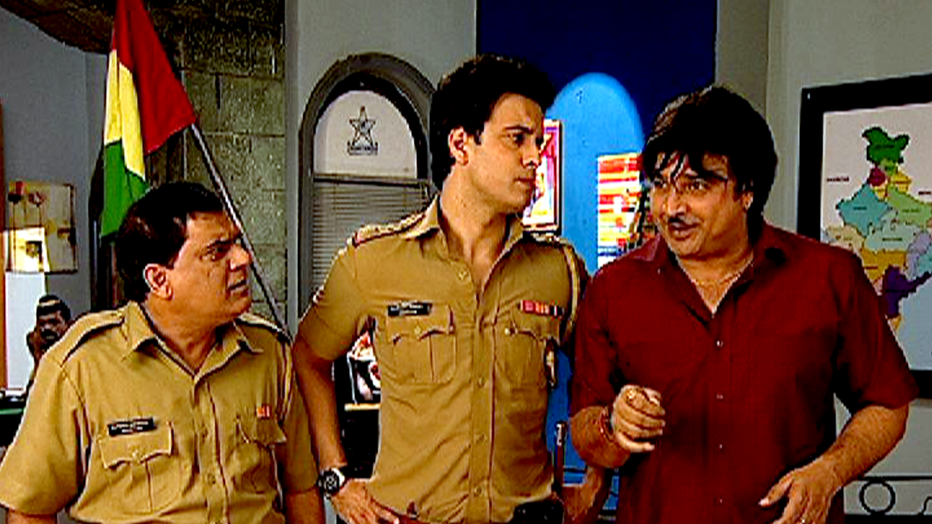 Watch FIR Episode No. 637 TV Series Online - Warning Letter - SonyLIV