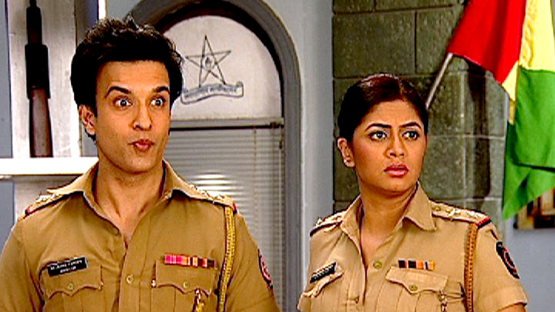 Watch FIR Episode No. 648 TV Series Online - Atlantic Bank - Part 1 ...