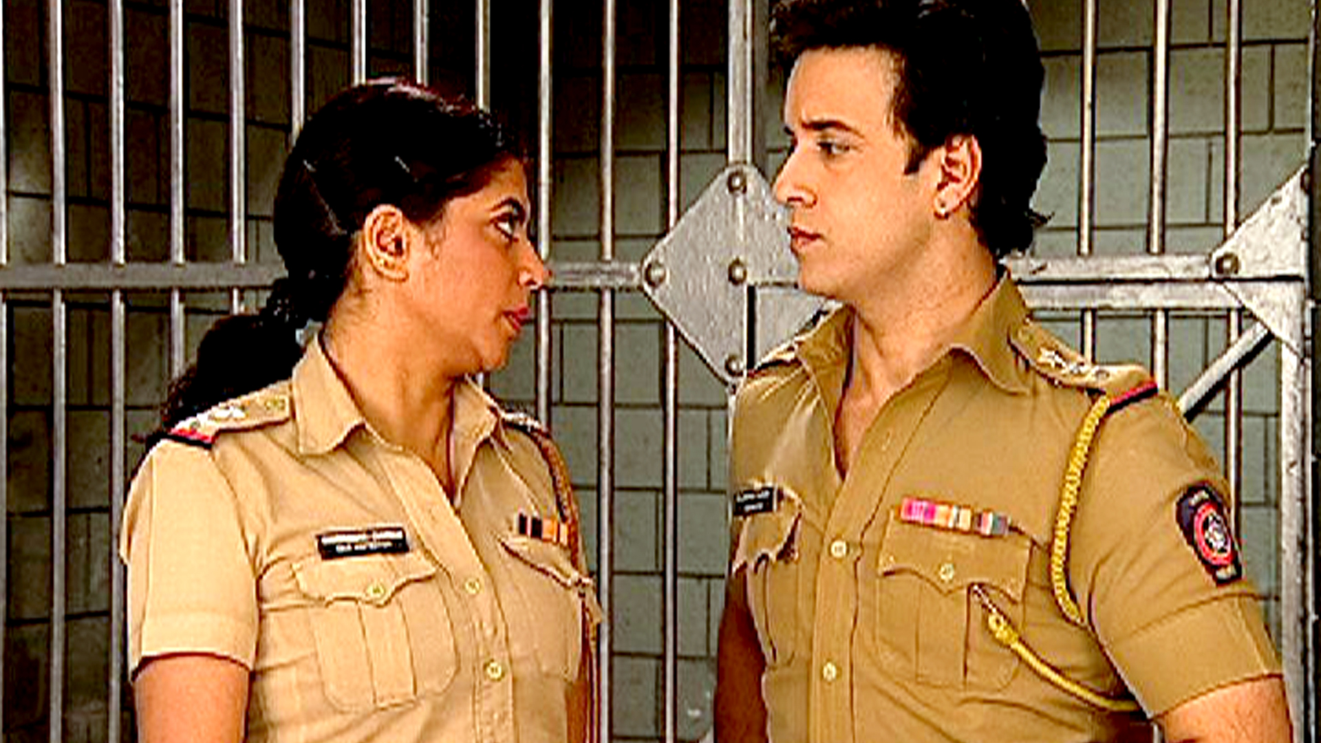 Watch FIR Episode No. 677 TV Series Online - Chautala's Surprise To ...