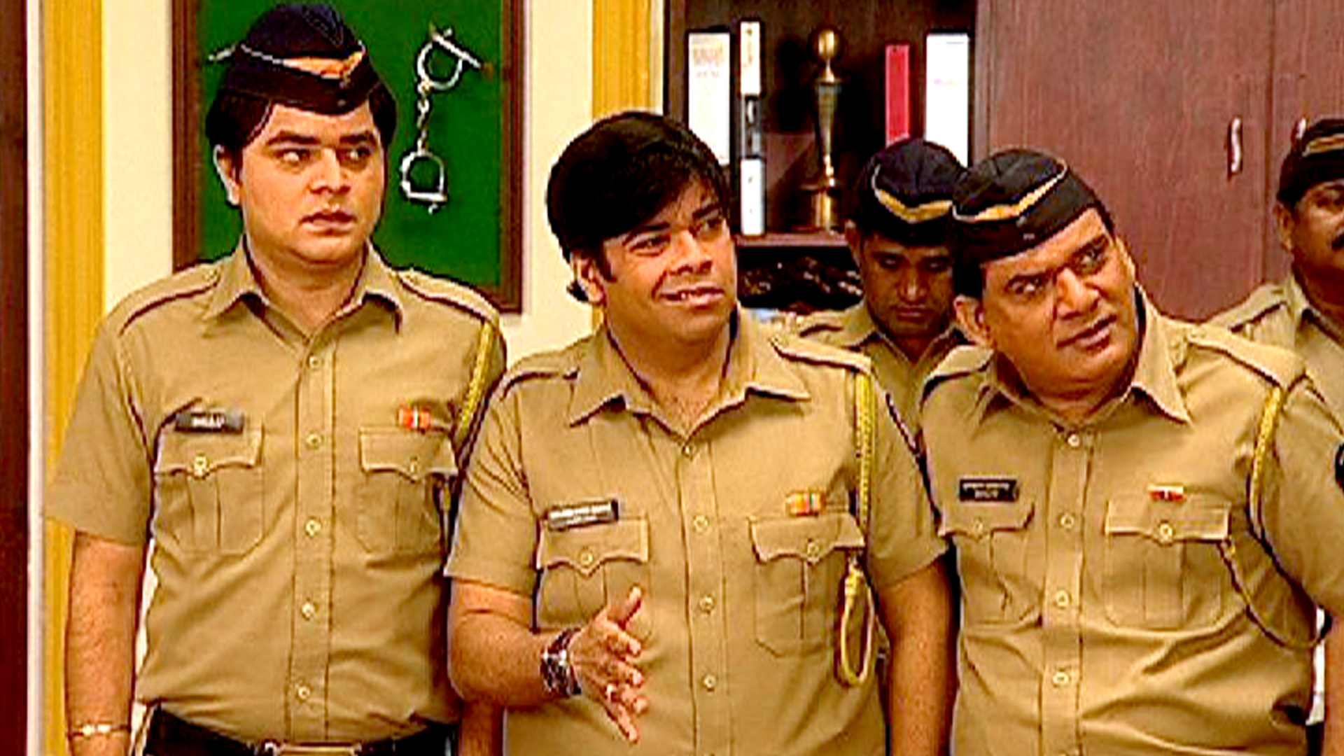 Watch FIR Episode no. 797 TV Series Online - Commissioner's Order - SonyLIV