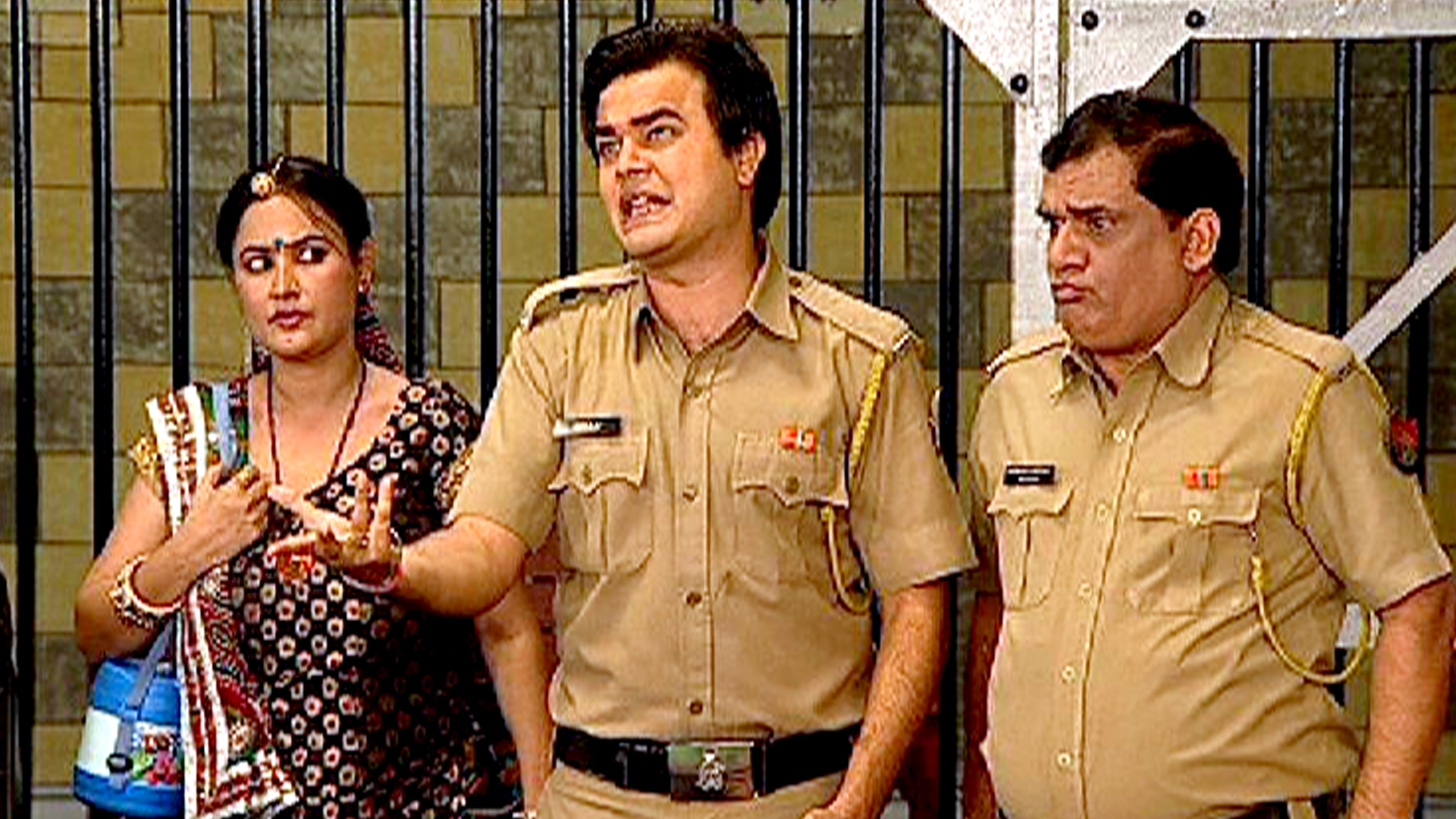 Watch FIR Episode No. 956 TV Series Online - Dhurandar Dhoni - SonyLIV