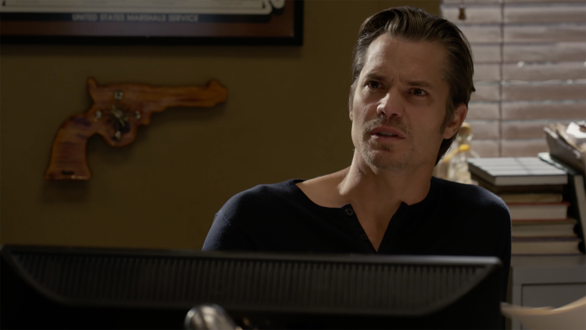 Watch Justified Episode No. 1 TV Series Online - A Murder Of Crowes ...