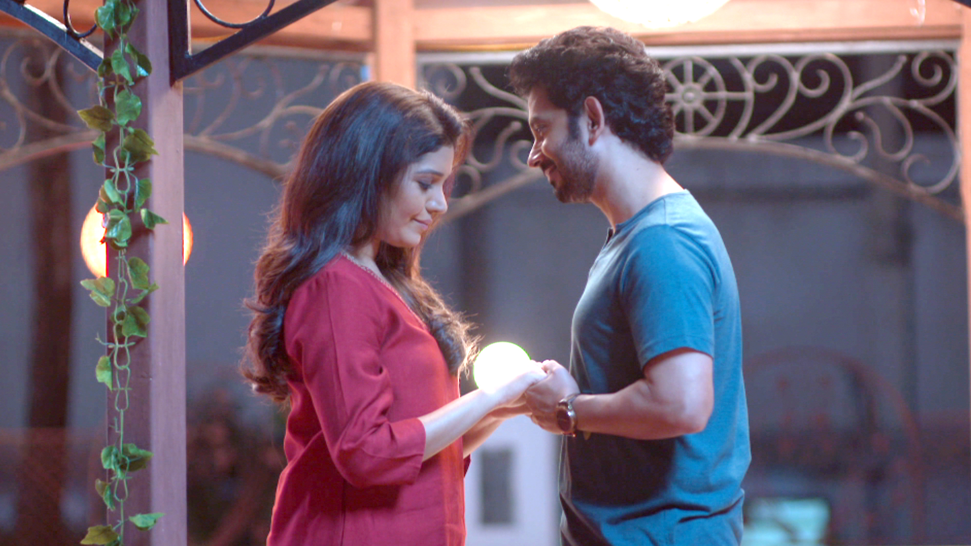 Watch Meera And Adiraj Get Closer Full HD Video Clips on SonyLIV