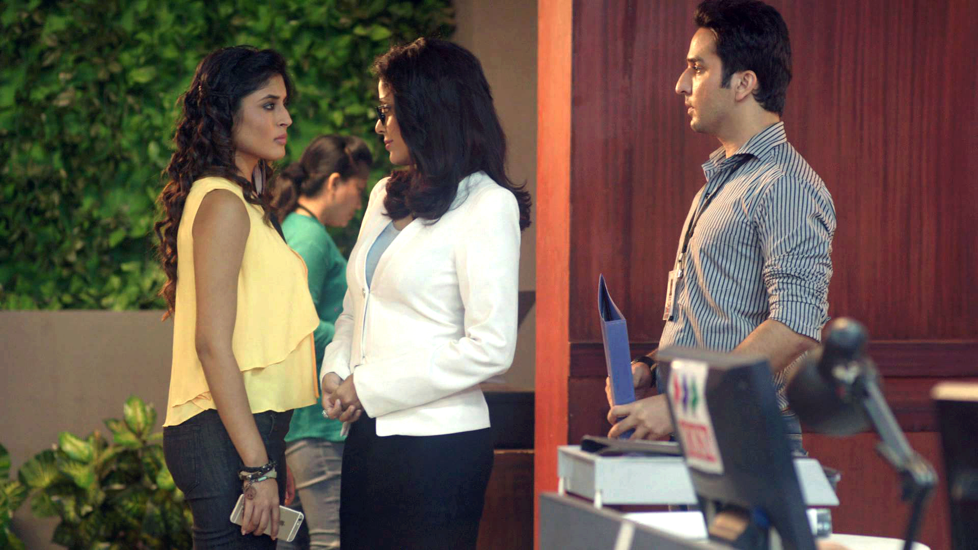 Watch Reporters Episode no. 74 TV Series Online - Ananya Annoys Kabir ...