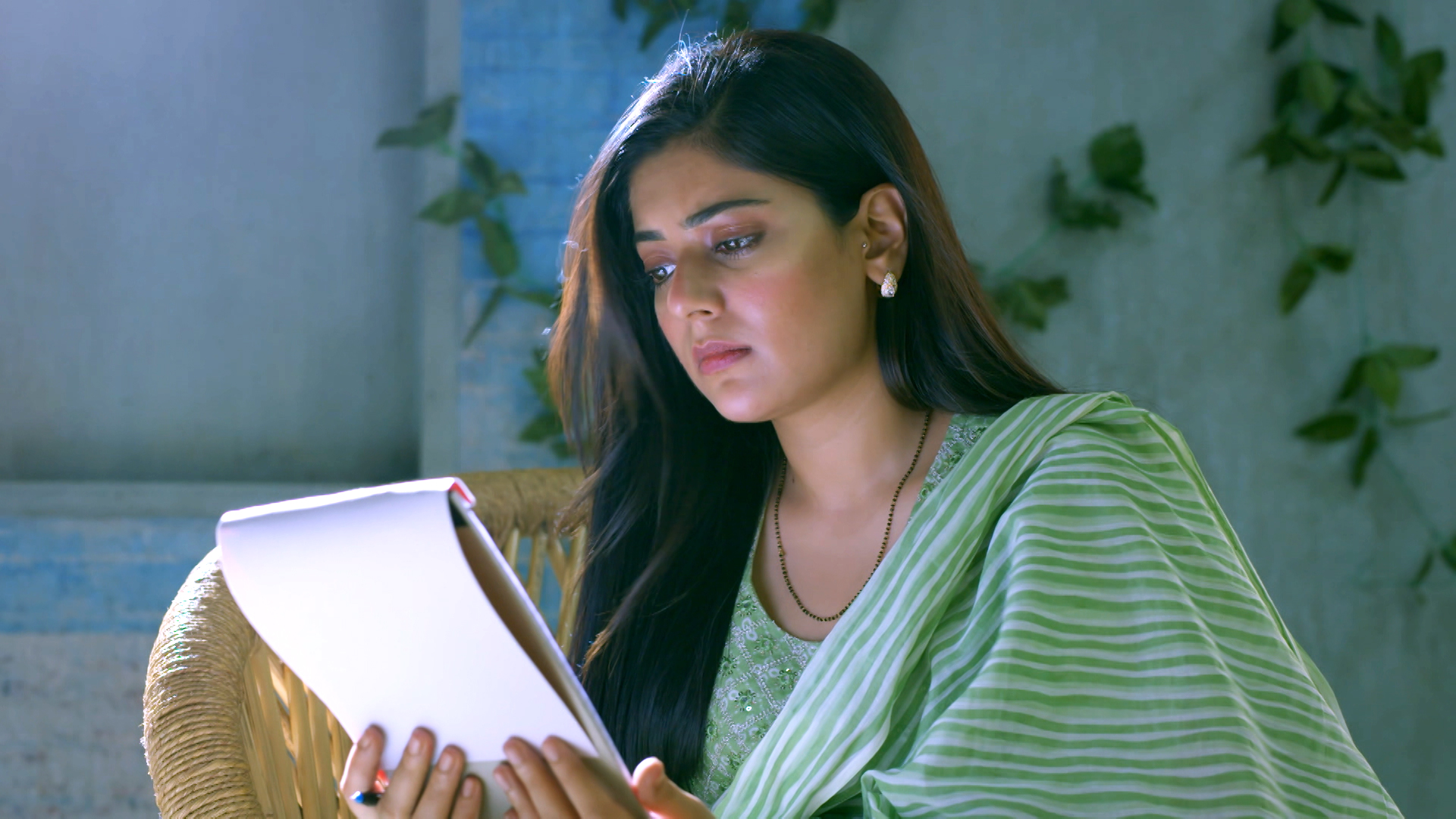 Watch Sab Satrangi Episode no. 70 TV Series Online - Gargi's Letter ...