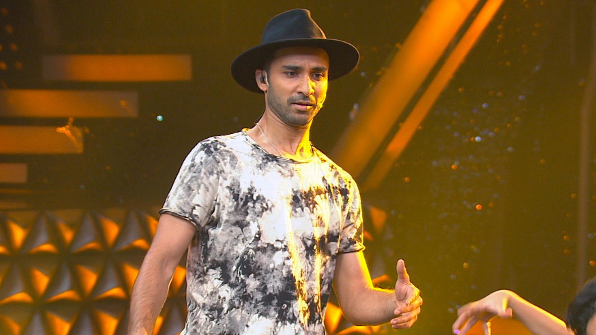 Watch Fun And Laughter With Raghav Juyal from Super Dancer online - SonyLIV