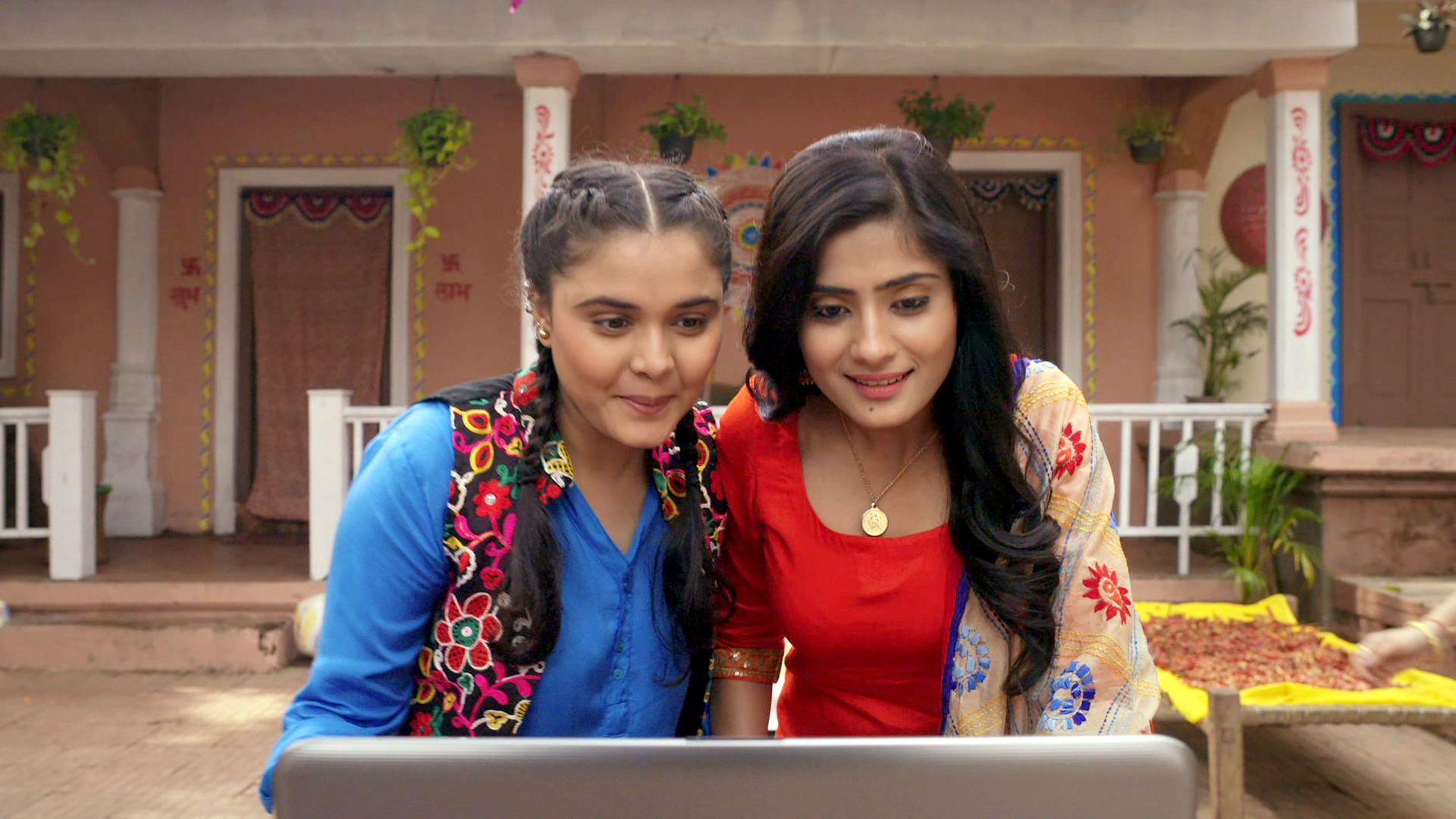 Watch Super Sisters Episode No. 2 TV Series Online - A Strange ...