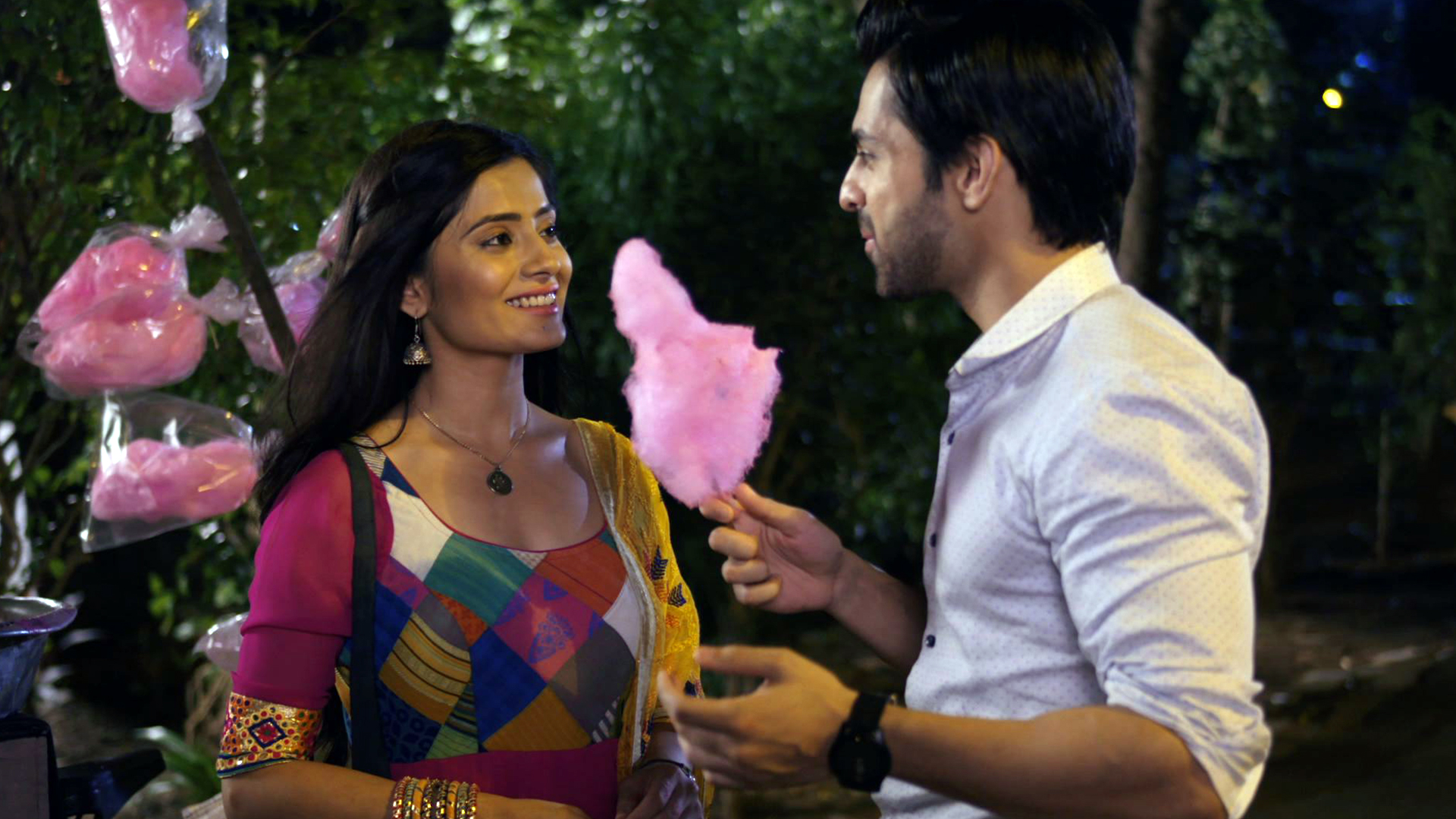 Watch Super Sisters Episode no. 25 TV Series Online - Love Blossoms ...